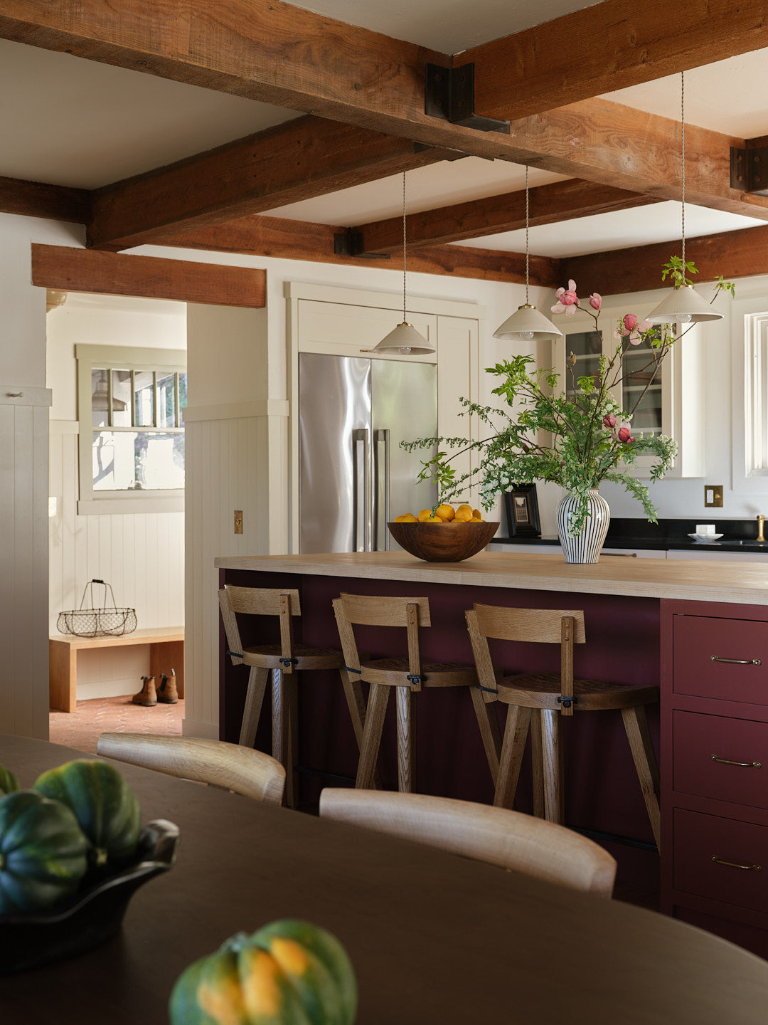 Using Porcelain Pendants in a High-End Luxury Kitchen Project – Quittner